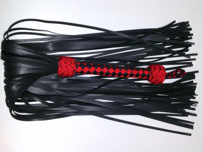 Black Rubber Twin Floggers – Paracord Handle – Black Widow Floggers